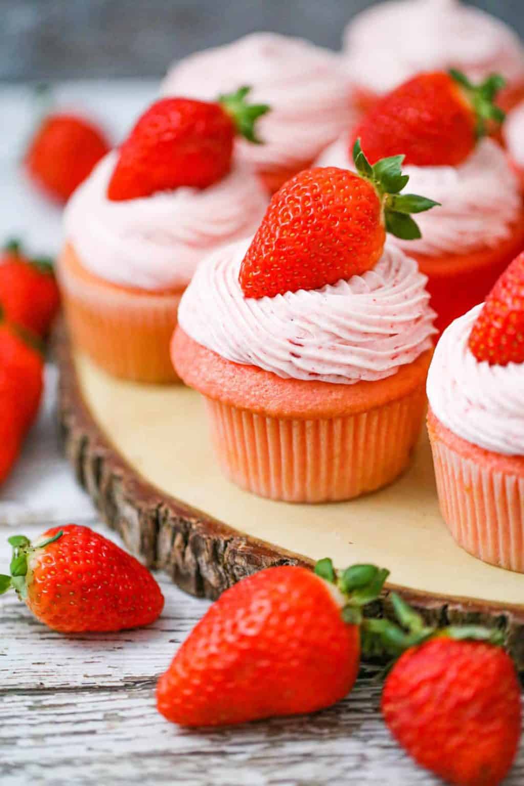 Ultimate Strawberry Cheesecake Cupcakes - The Baking ChocolaTess