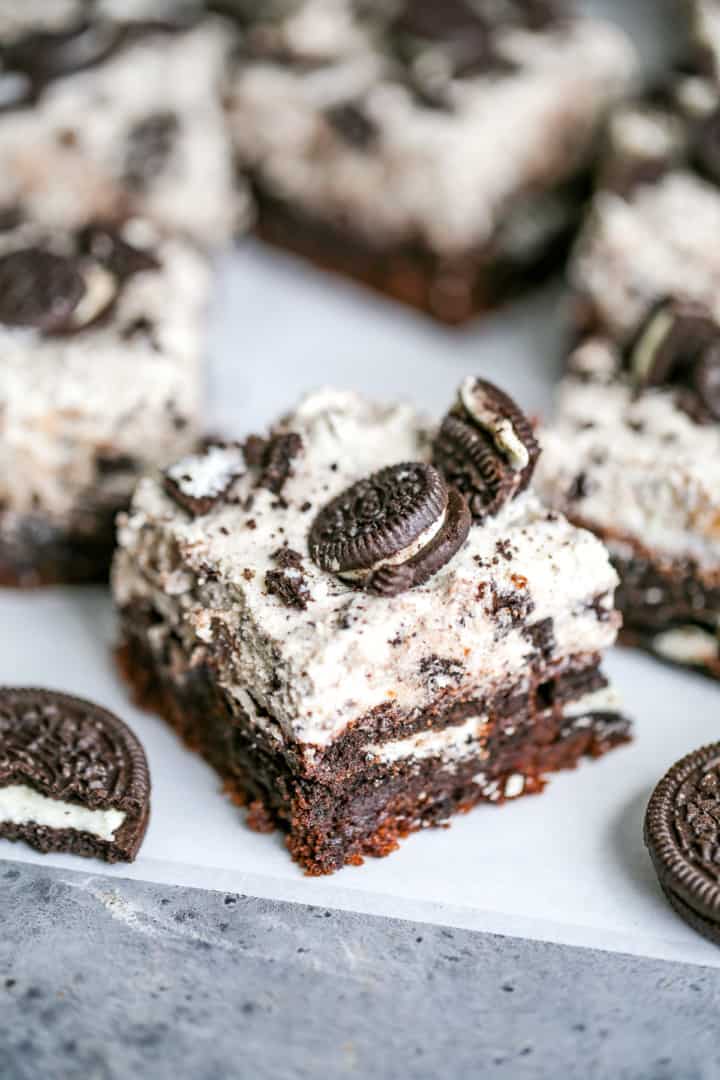Delicious Oreo Brownies with 3 Ingredient Oreo Frosting - The Baking ...