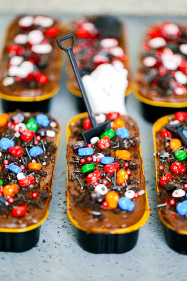 Graveyard Mini Dirt Cakes - The Baking ChocolaTess