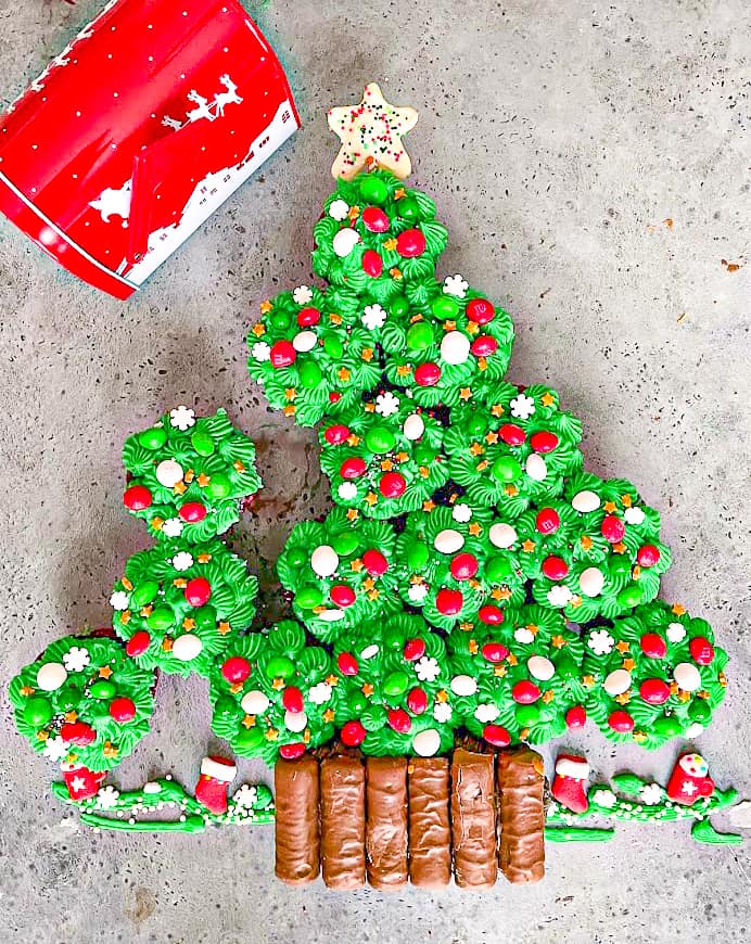Christmas Tree Pull Apart Cupcakes Cake - The Baking ChocolaTess