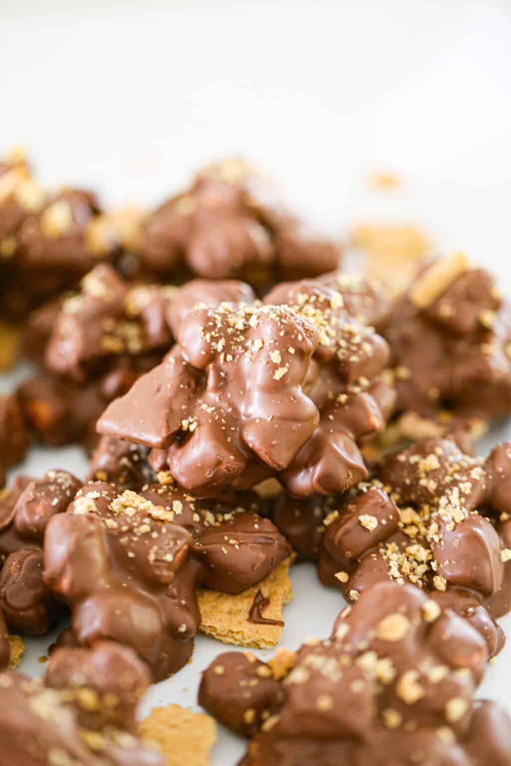 Easy S'mores Clusters - The Baking ChocolaTess