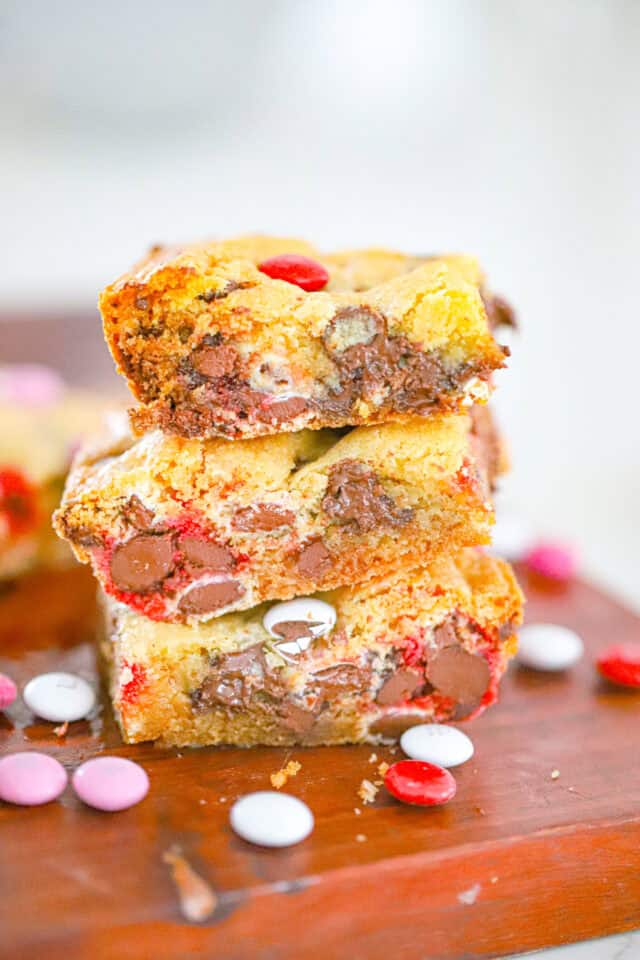 Thick & Delish Valentine M&M Bars - The Baking ChocolaTess