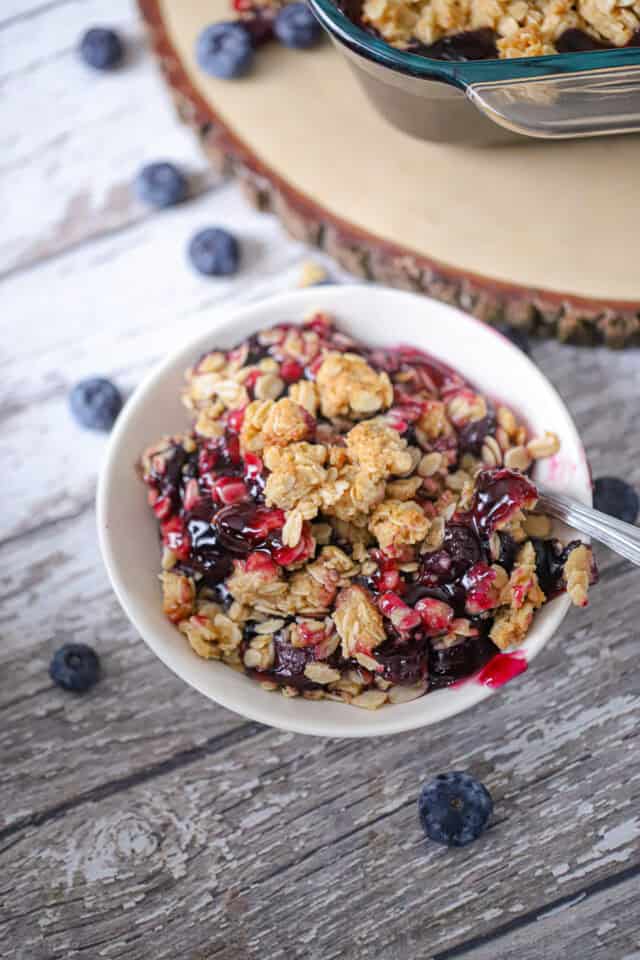 Quick & Easy Blueberry Crisp - The Baking ChocolaTess